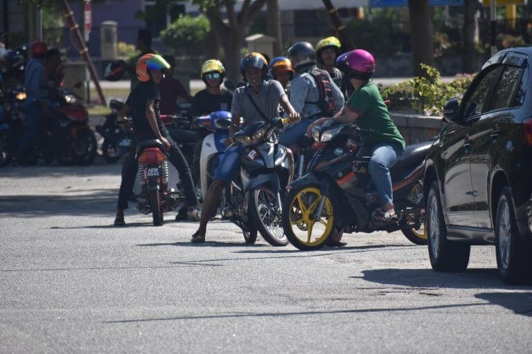 Sikap Penunggang Motosikal Undang Kemalangan? – Road Star
